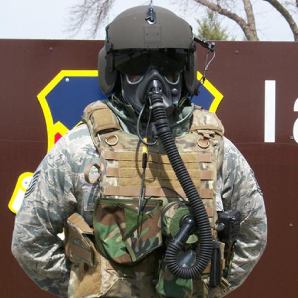 Nové obličejové masky amerického letectva ochrání i před radioaktivitou ...