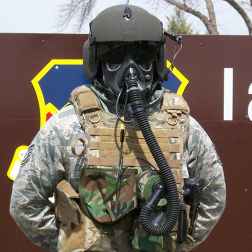 Nové obličejové masky amerického letectva ochrání i před radioaktivitou ...